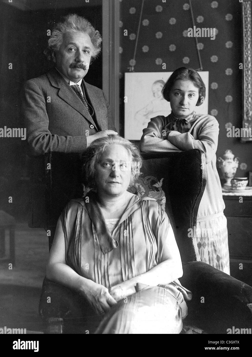 ALbert Einstein avec sa femme et sa fille Margot, 1928 Photo Stock - Alamy