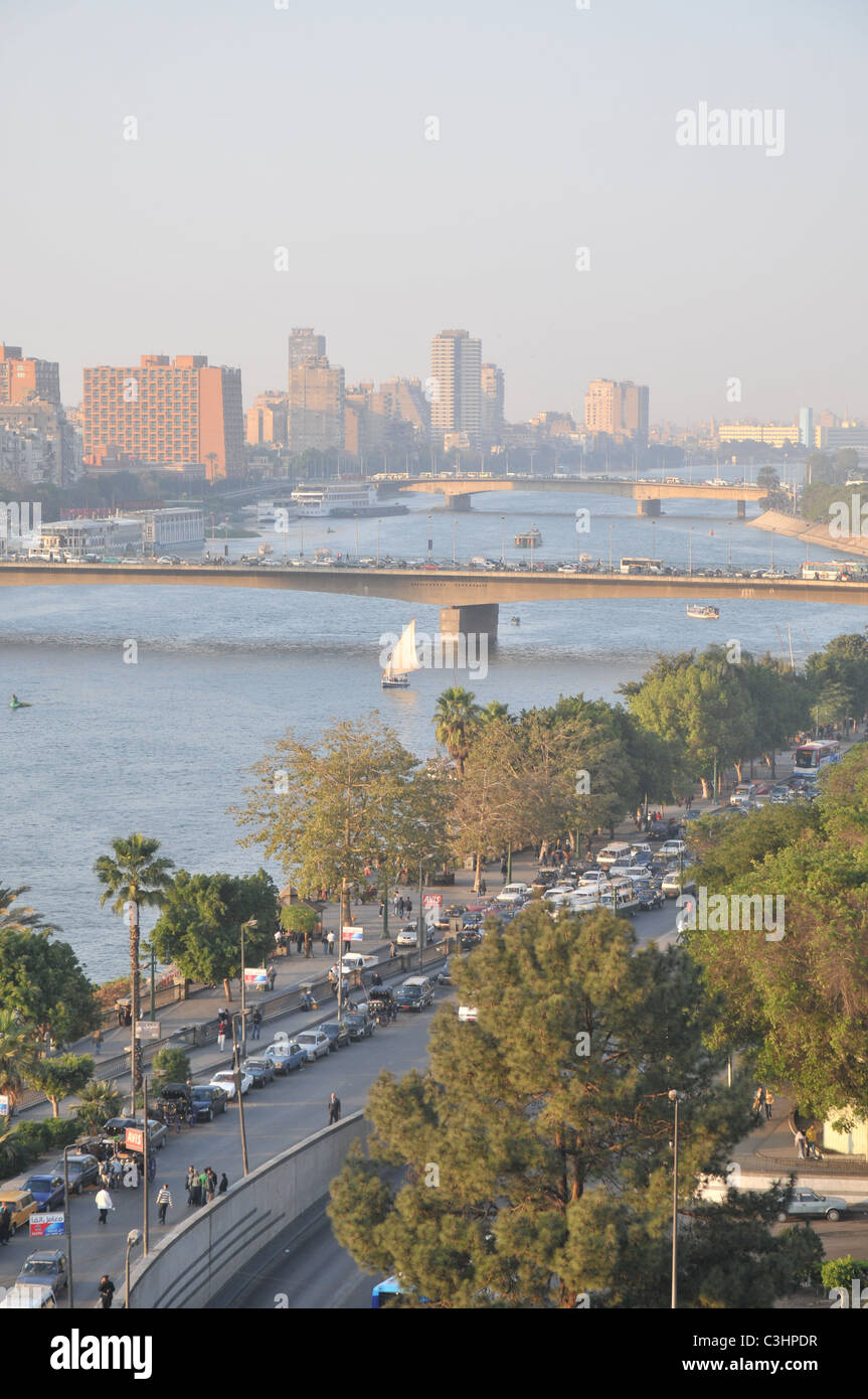 Le Nil comme il coule à travers l'Egypte Le Caire - Capitol le plus ...