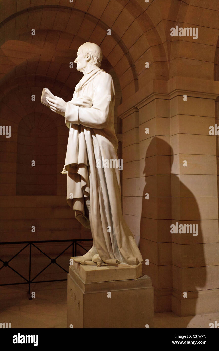 Statue de Voltaire dans la crypte du Panthéon, Paris, France Photo ...