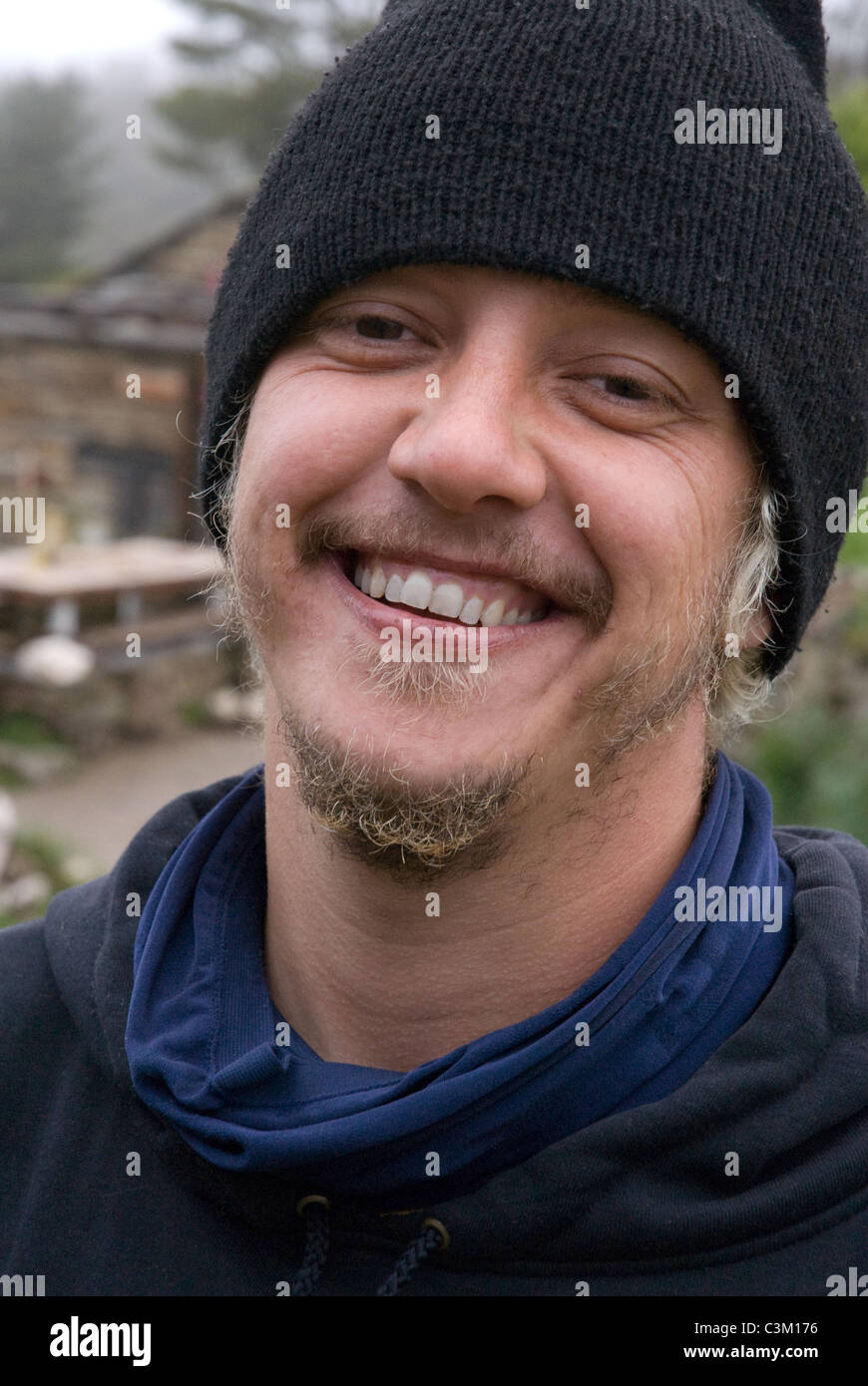Portrait d'un pèlerin dans le village de Manjarin, Camino de Santiago ...