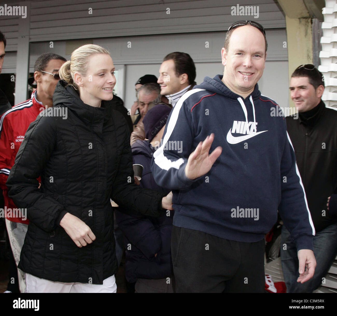 Le Prince Albert II de Monaco avec sa petite amie Charlene Wittstock ...