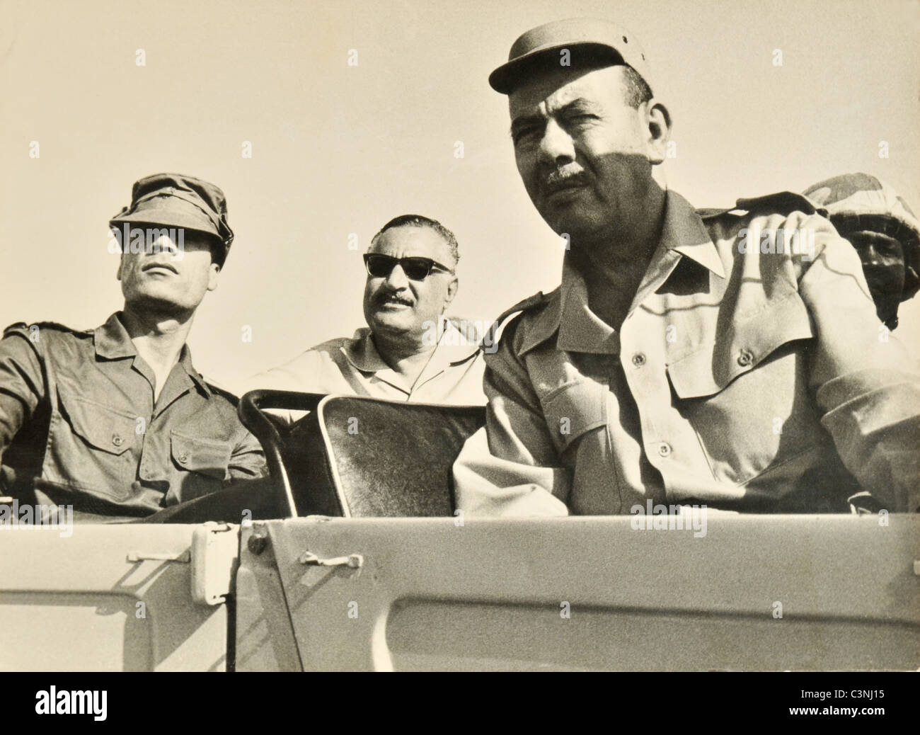 Le président égyptien Gamal Abdel Nasser et le leader libyen le Colonel ...