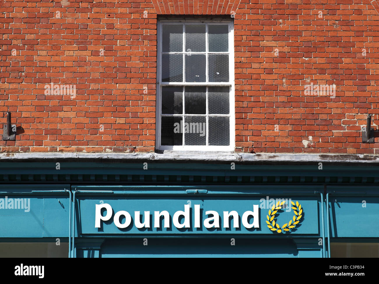 Poundland shop sign Banque de photographies et d’images à haute ...