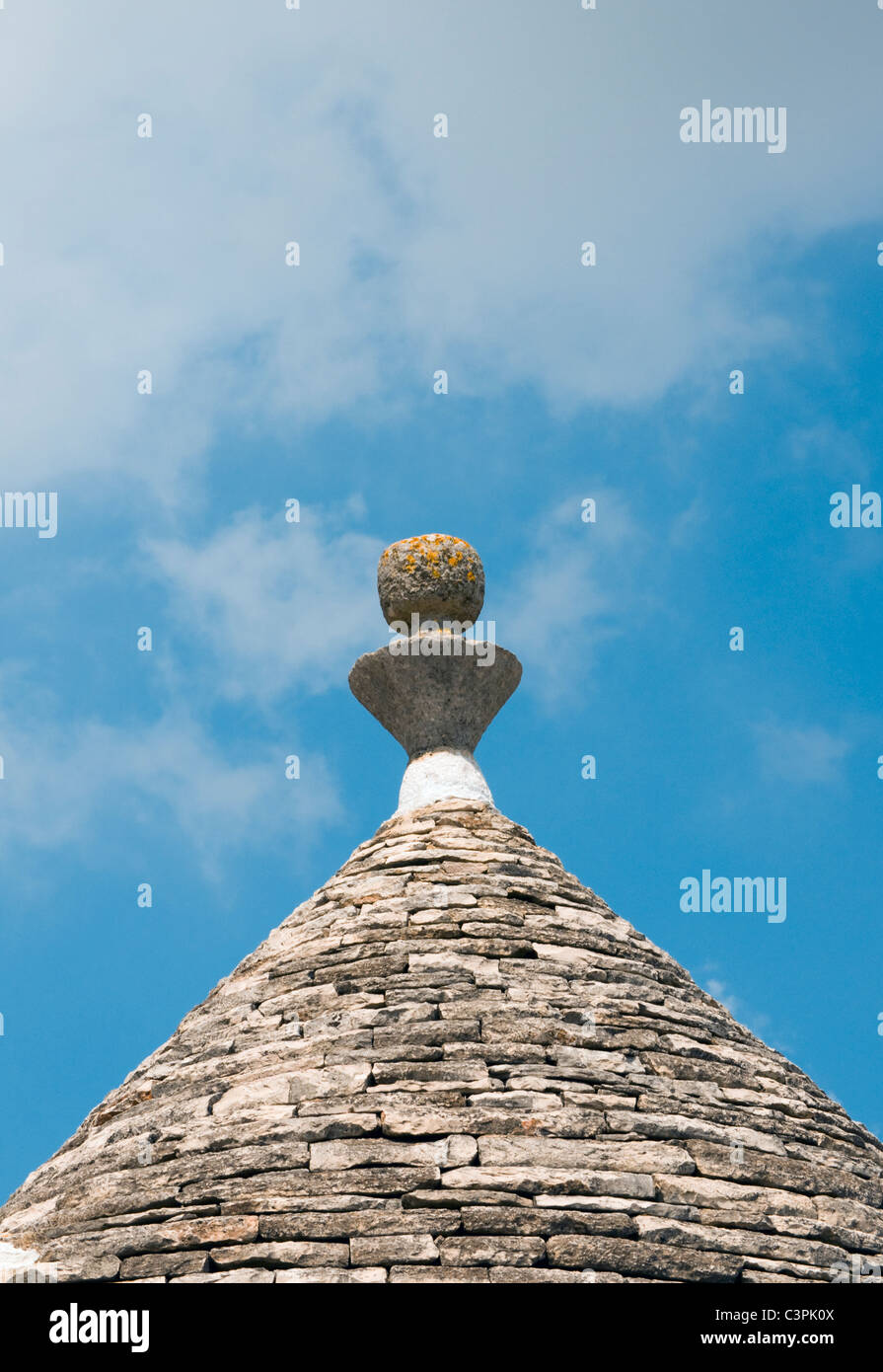 Close-up of Trullo (pl. Trulli), habitation en pierre traditionnelle ...