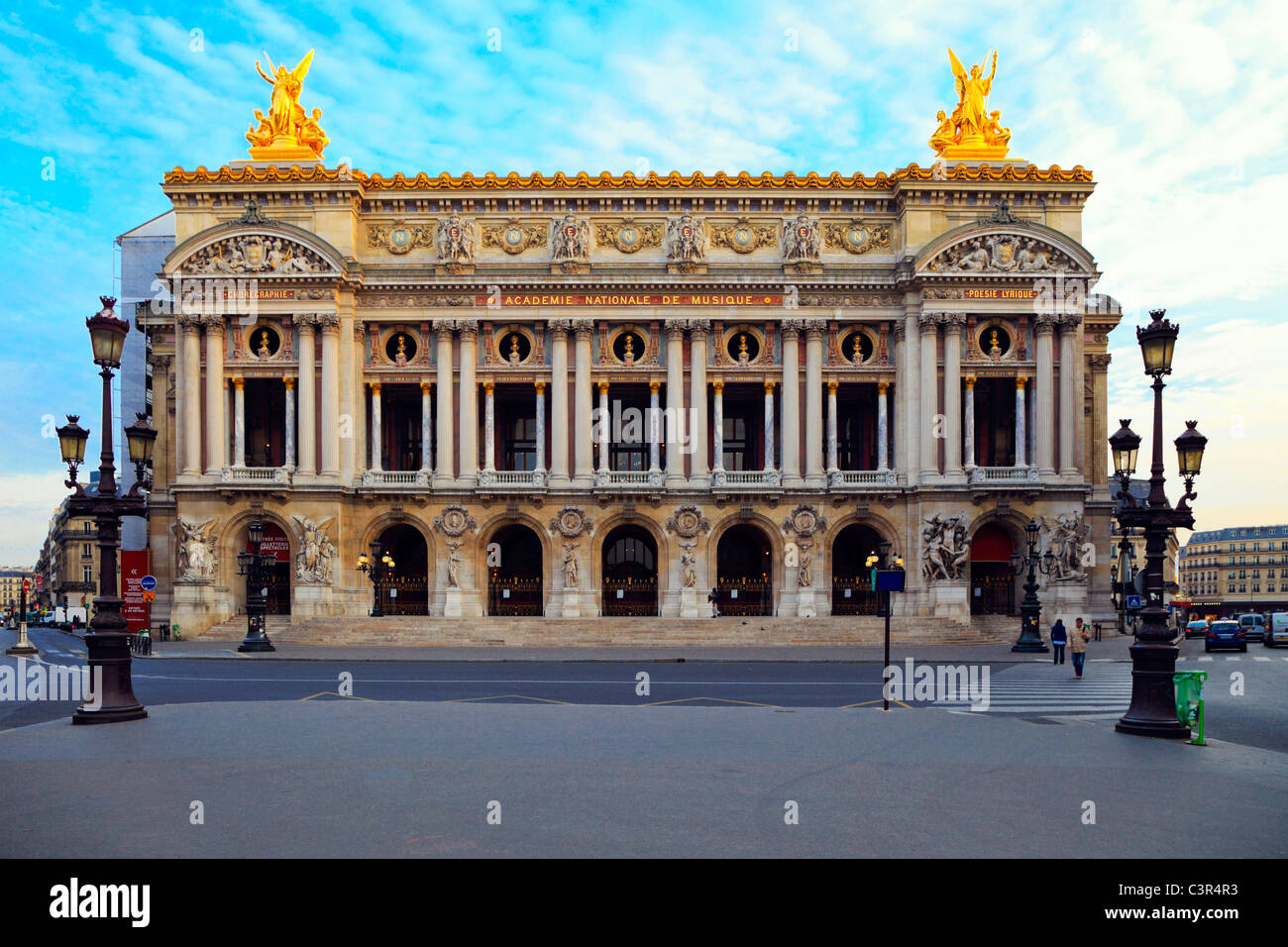 Paris opera garnier facade Banque de photographies et d’images à haute ...