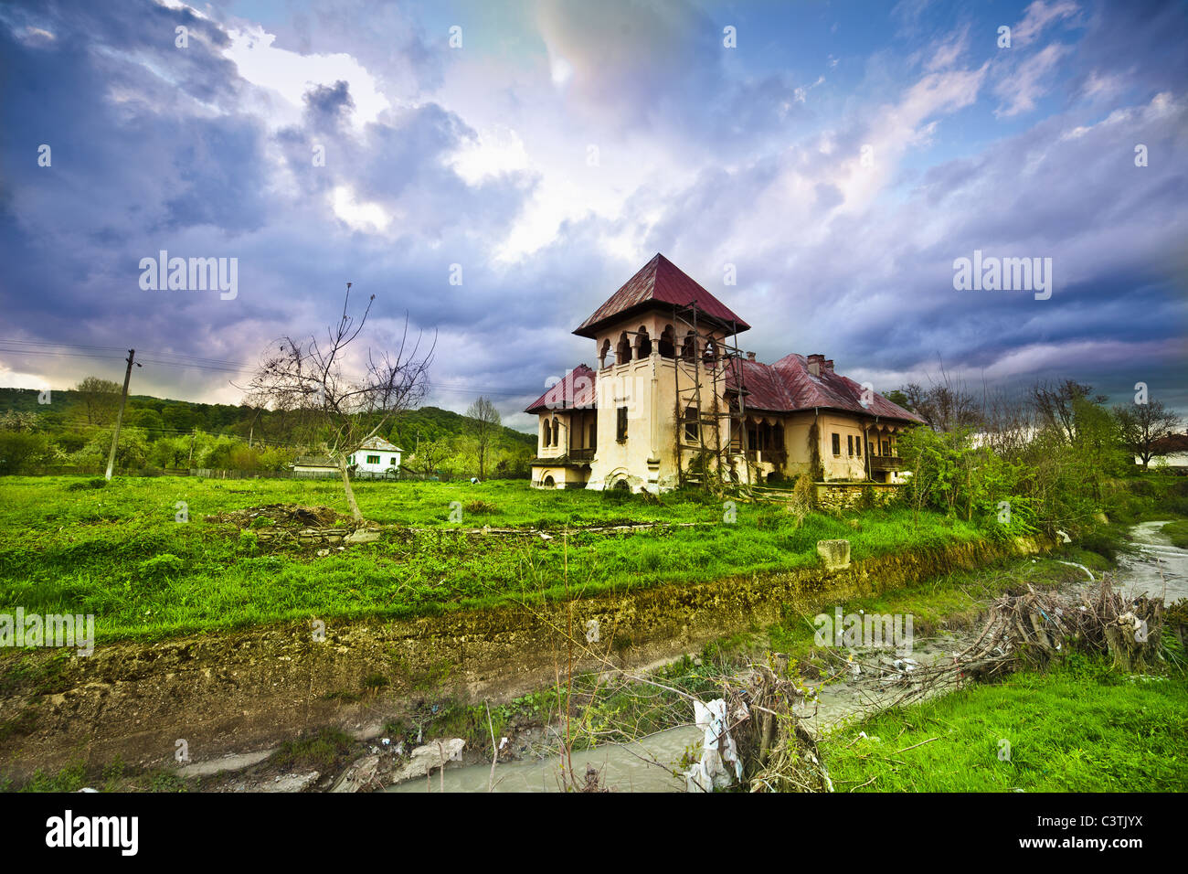 Manoir en ruine Banque de photographies et d’images à haute résolution ...