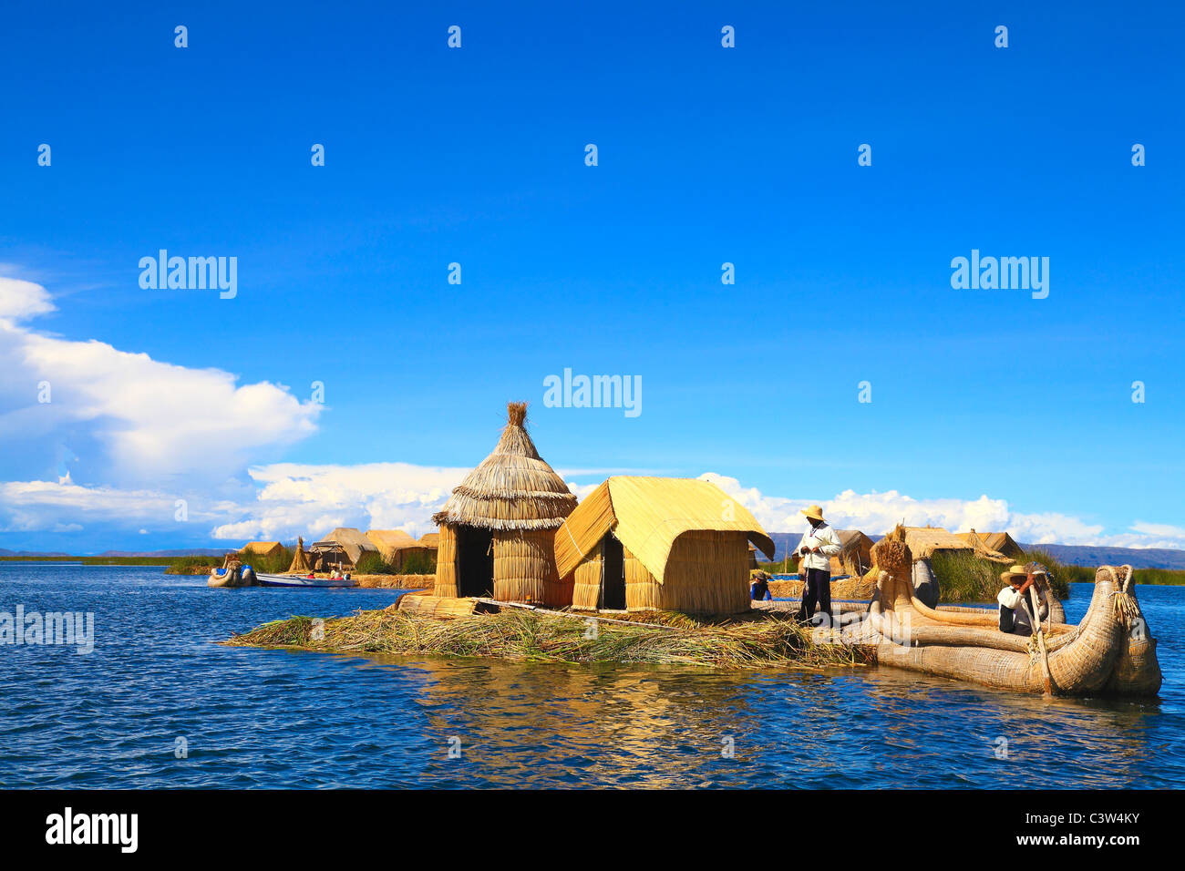 Bateau de roseau du lac titicaca Banque de photographies et d’images à haute résolution - Alamy