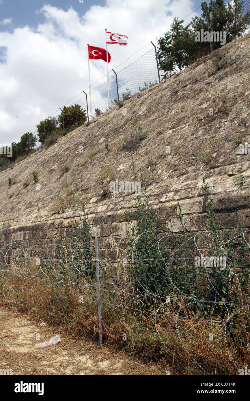 Cyprus nicosia wall green line Banque de photographies et d’images à ...