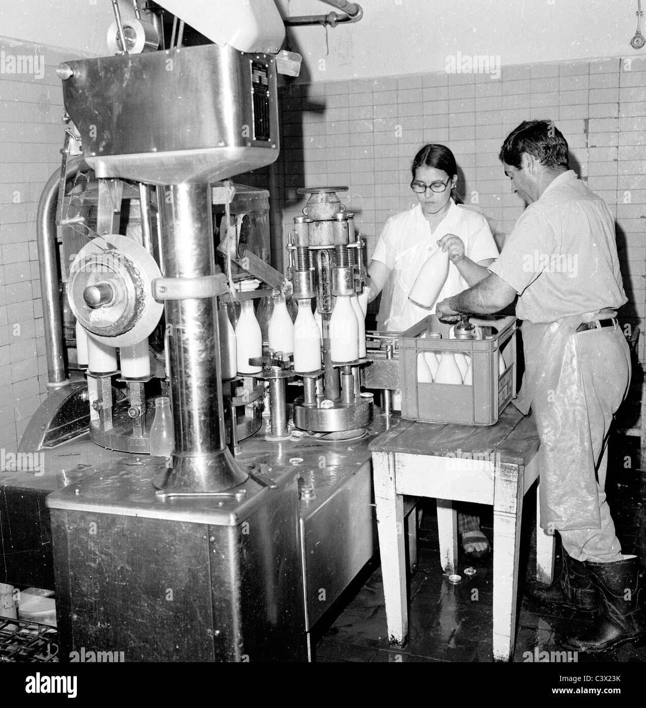 Bouteilles de lait Banque d'images noir et blanc - Page 2 - Alamy
