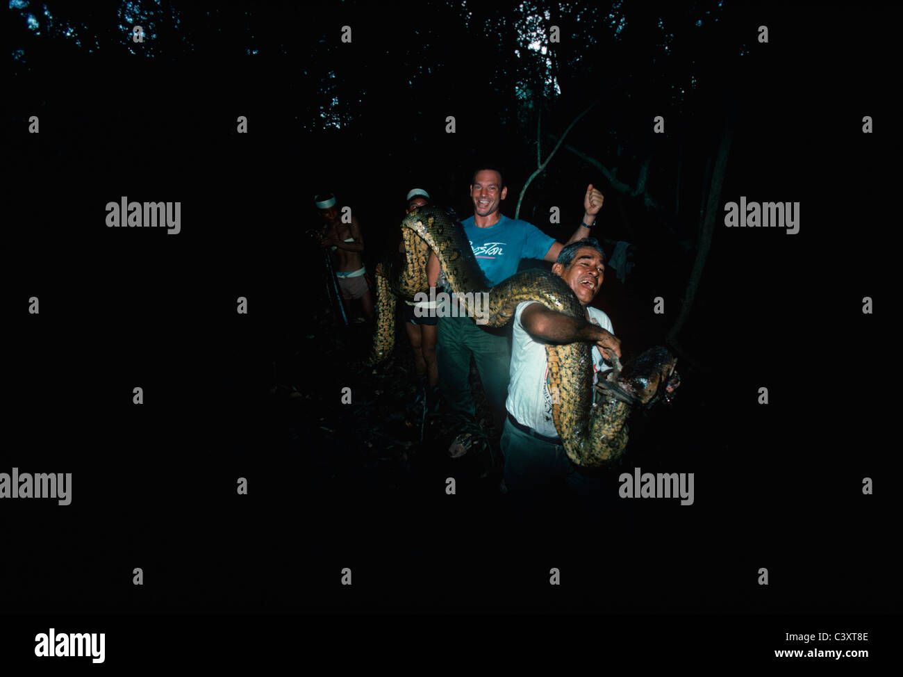 Amazonian tribe hunting Banque de photographies et d’images à haute ...