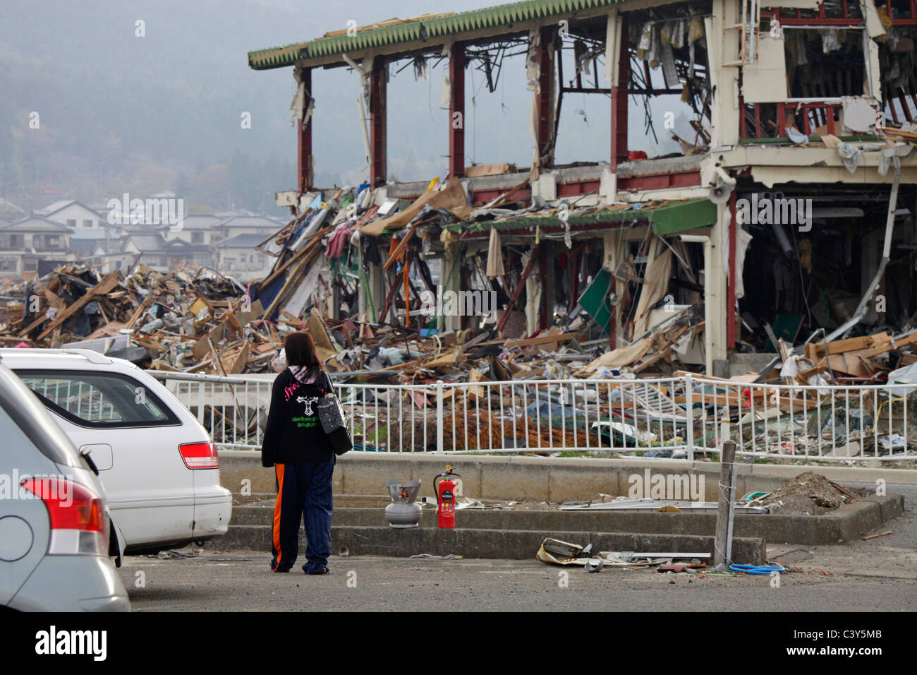 Vague tsunami japon 2011 Banque de photographies et d’images à haute résolution - Alamy