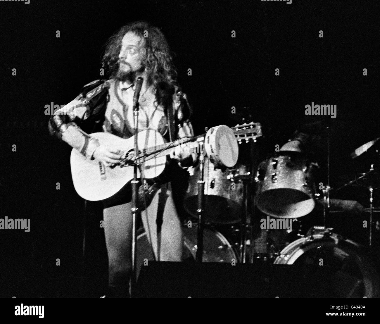 Jethro tull en concert Banque d'images noir et blanc - Alamy