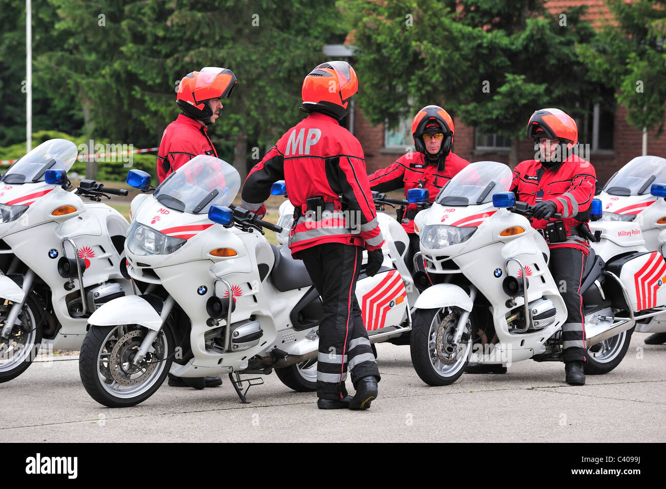 Les motos et la Police militaire de l'armée belge, Belgique Photo Stock ...