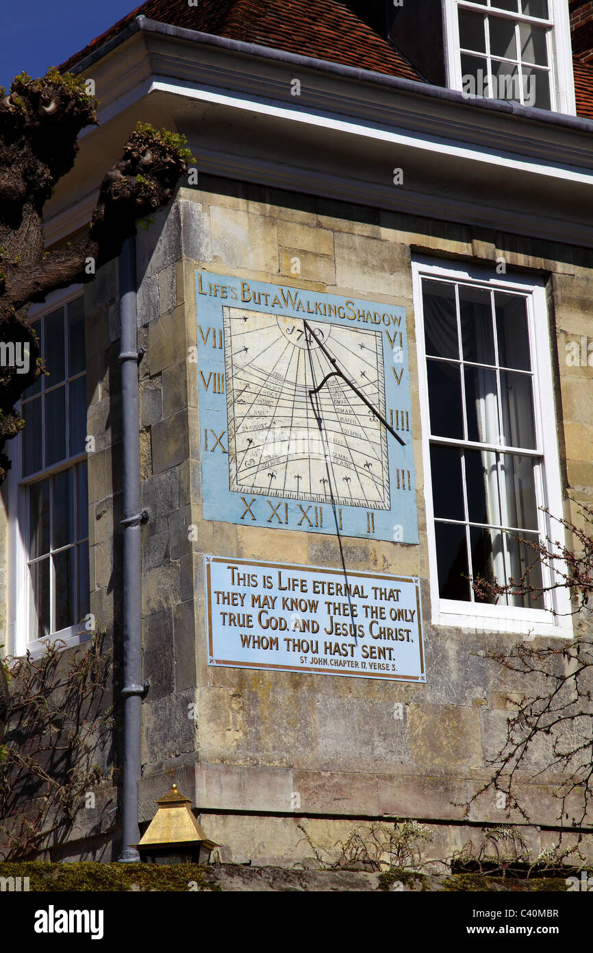 Salisbury cathedral clock Banque de photographies et d’images à haute ...