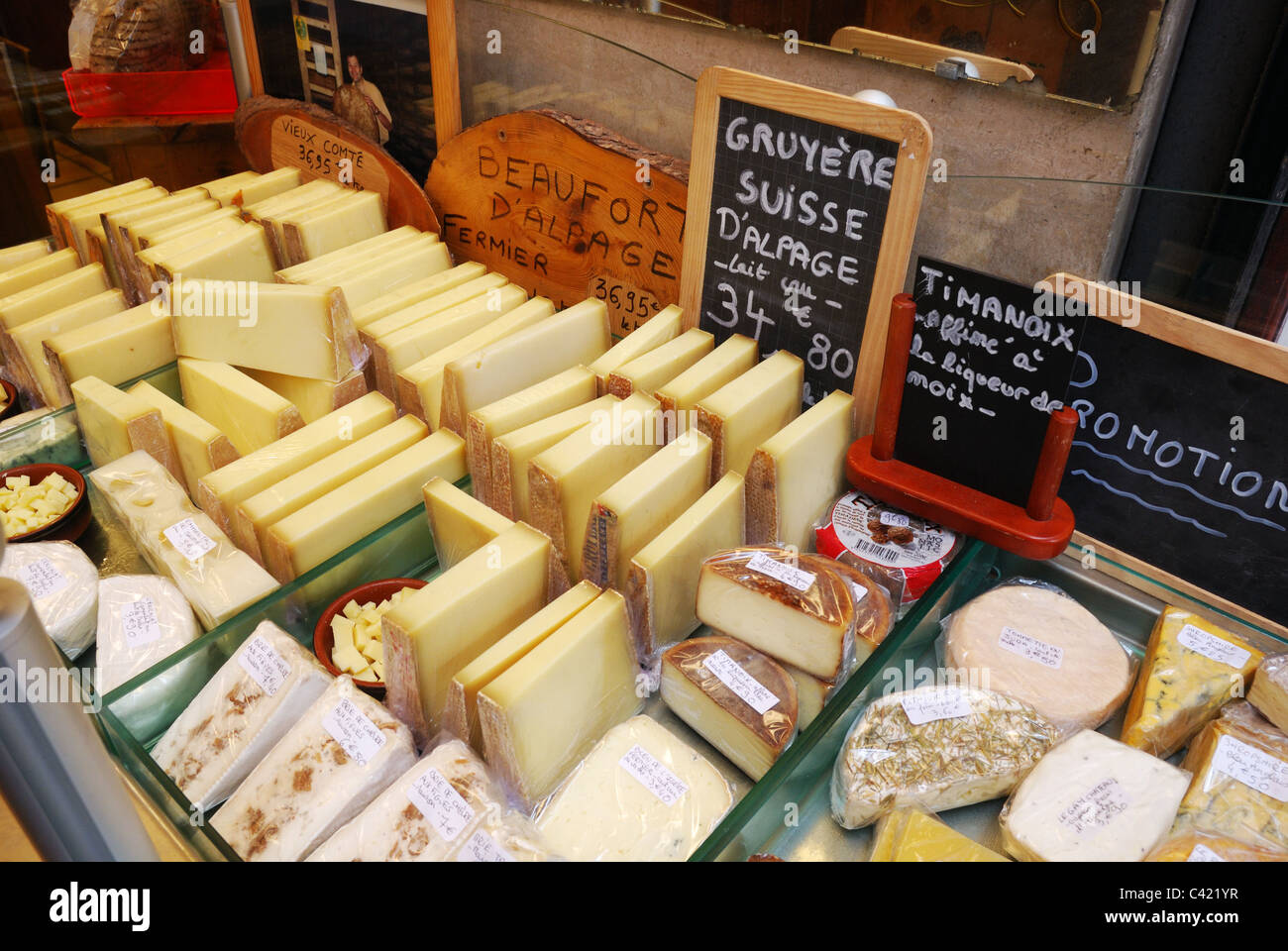 French market stall cheese Banque de photographies et d’images à haute ...
