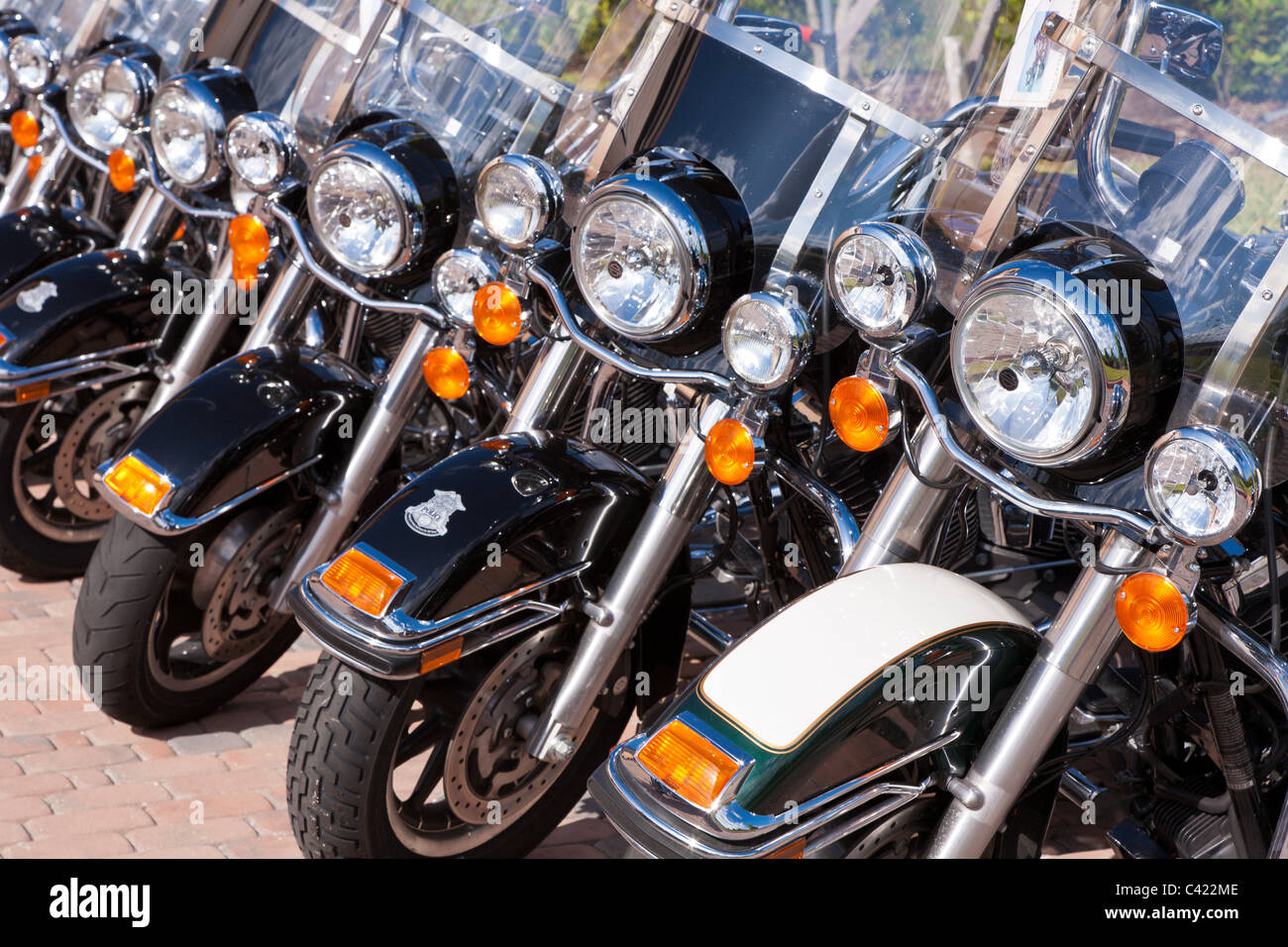 La Police Harley Davidson motorcycles dans une ligne à la vente à la ...
