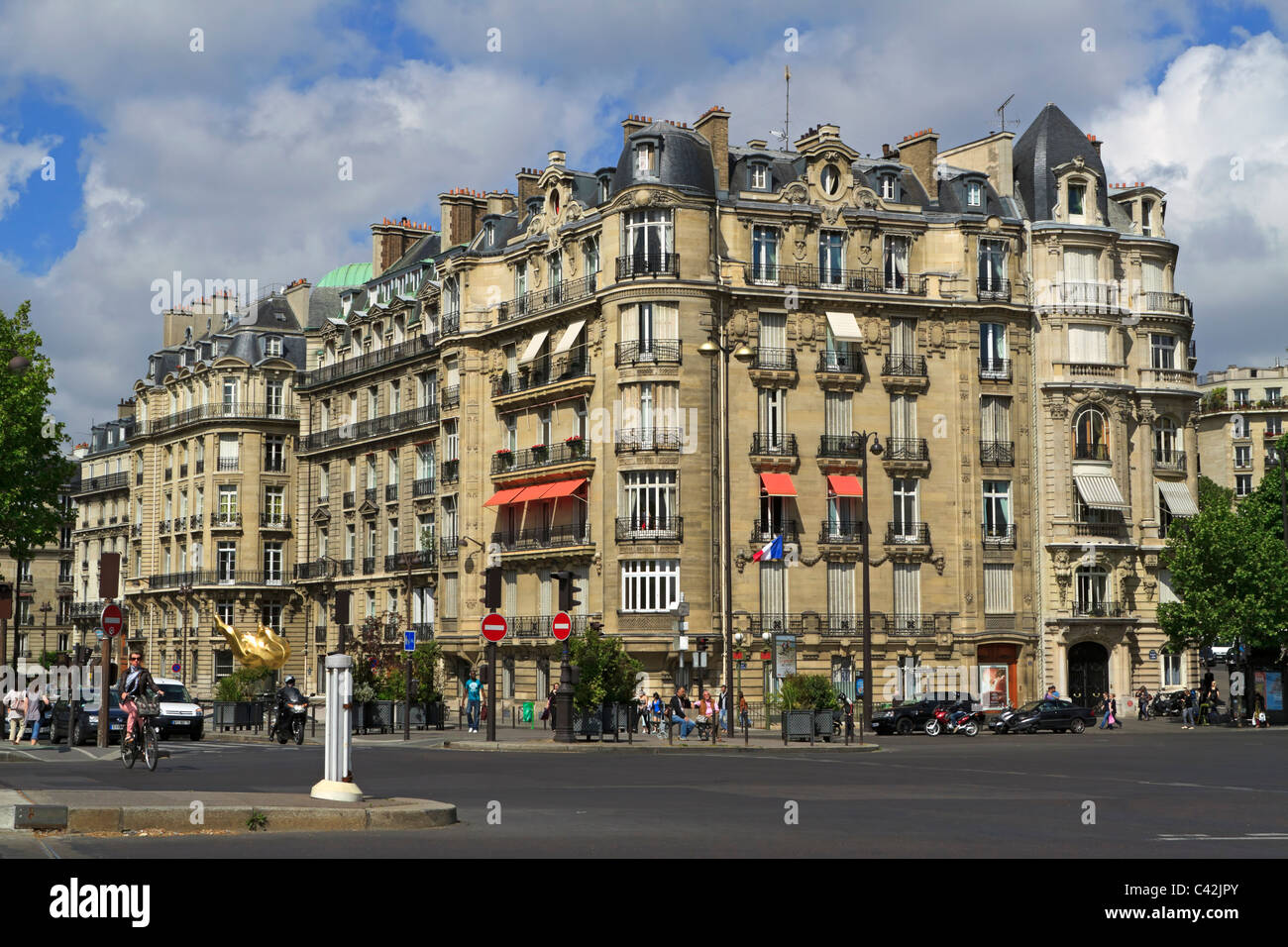 Place De L'Alma, Paris, France. Intersection près de Pont de l'Alma et ...