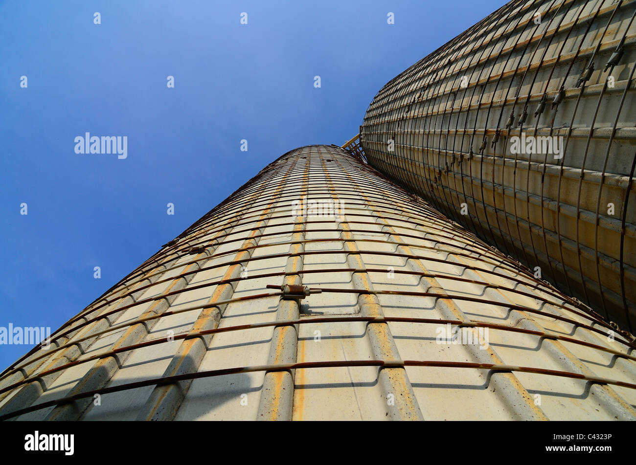 Voir le résumé d'une cimenterie Photo Stock - Alamy
