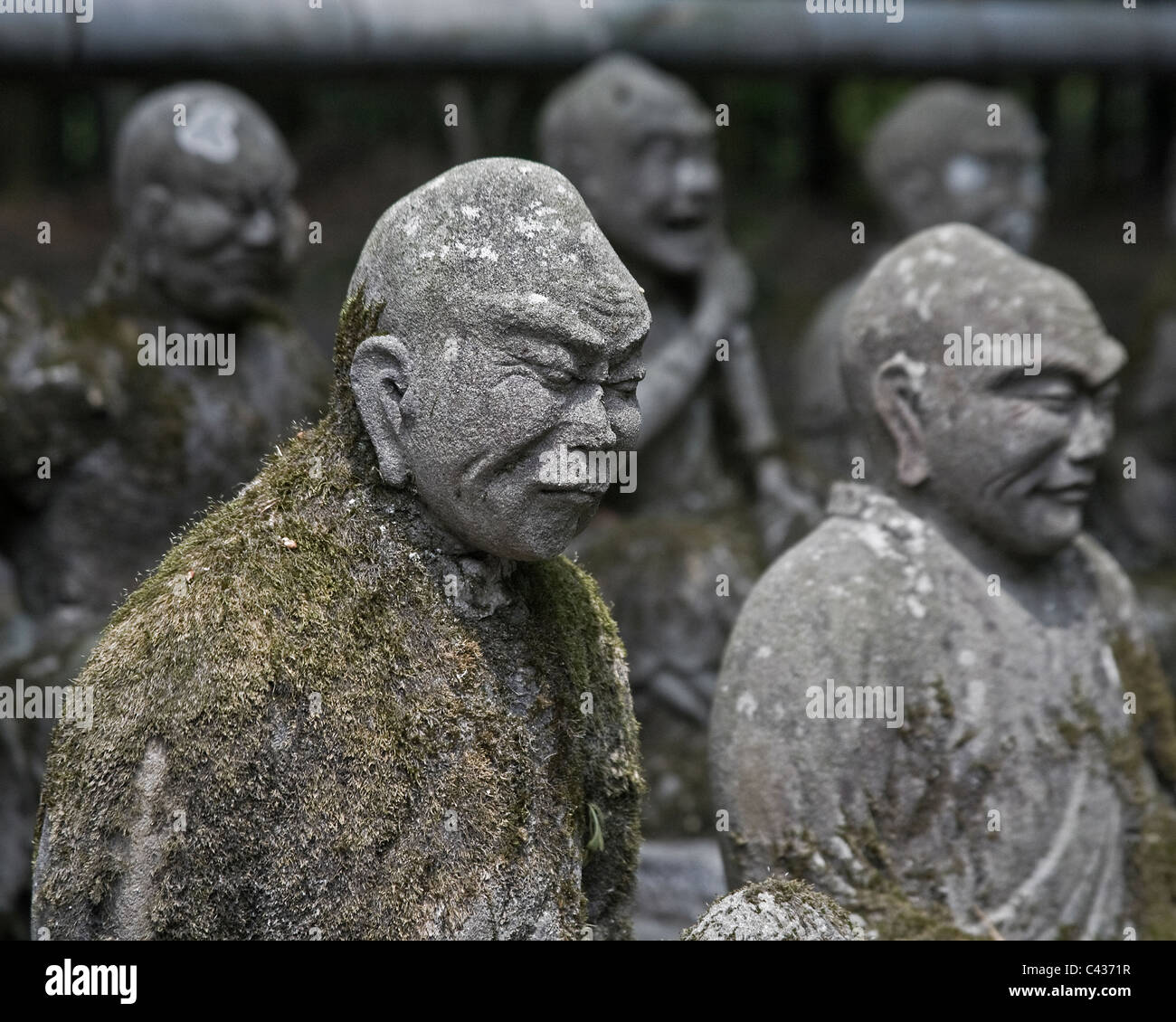 Statue de moine bouddhiste qui rit Banque de photographies et d’images ...