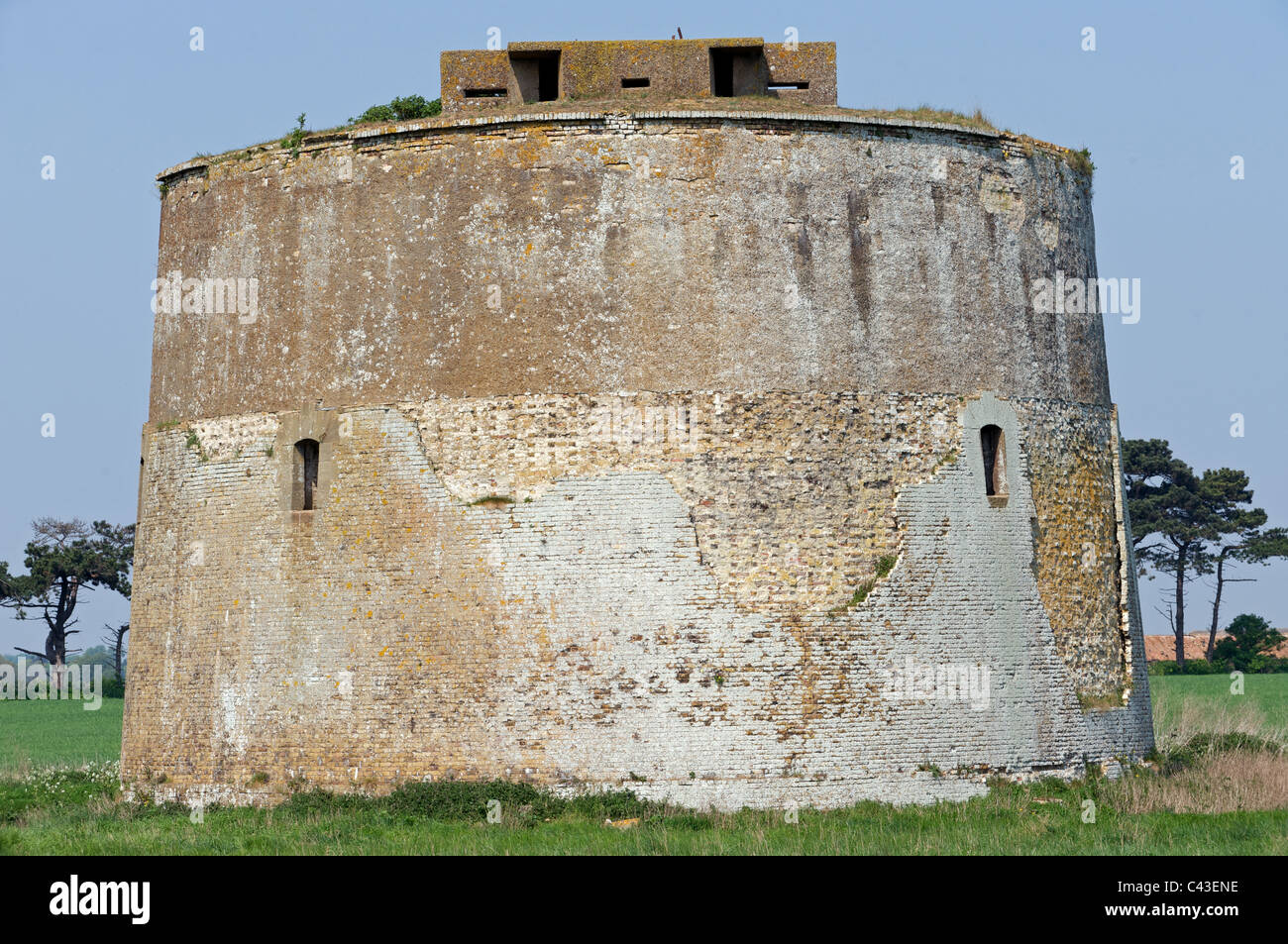 La tour Martello de la guerre froide avec un Napolenic piller-box en ...