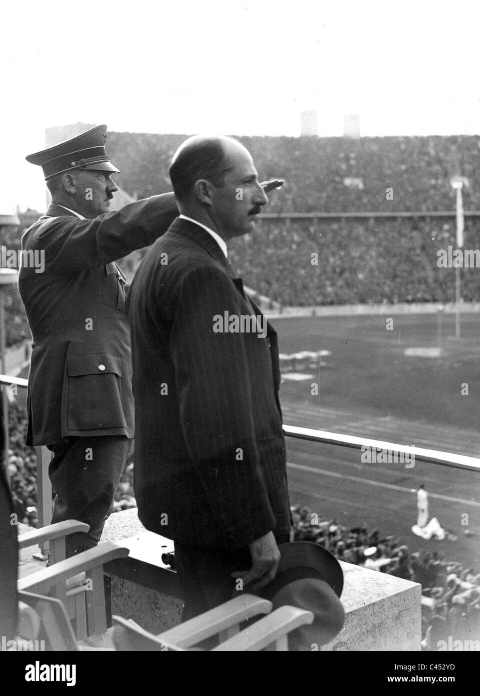Adolf Hitler avec le Tsar Boris III de Bulgarie aux jeux Olympiques ...