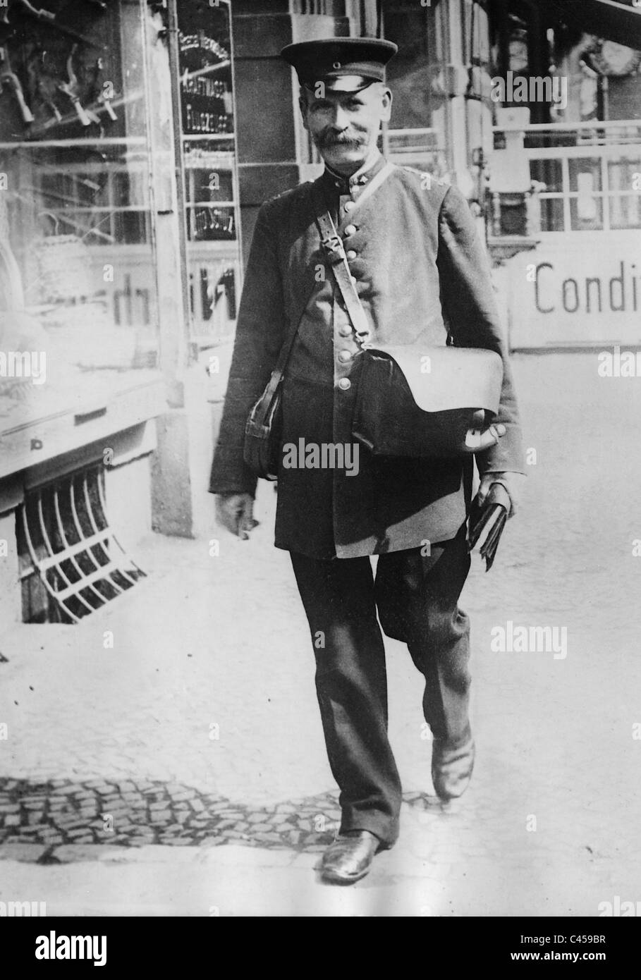 Facteur sur le tour Banque de photographies et d’images à haute ...