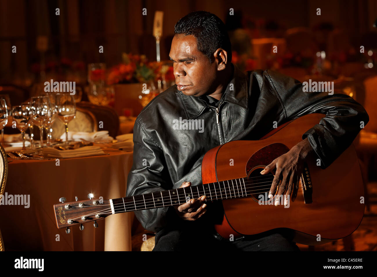 Geoffrey gurrumul yunupingu Banque de photographies et d’images à haute ...