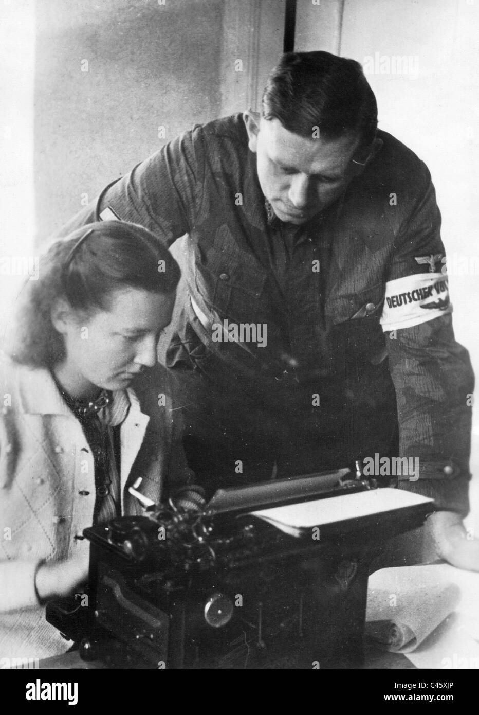 Milice 1944 Banque d'images noir et blanc - Alamy