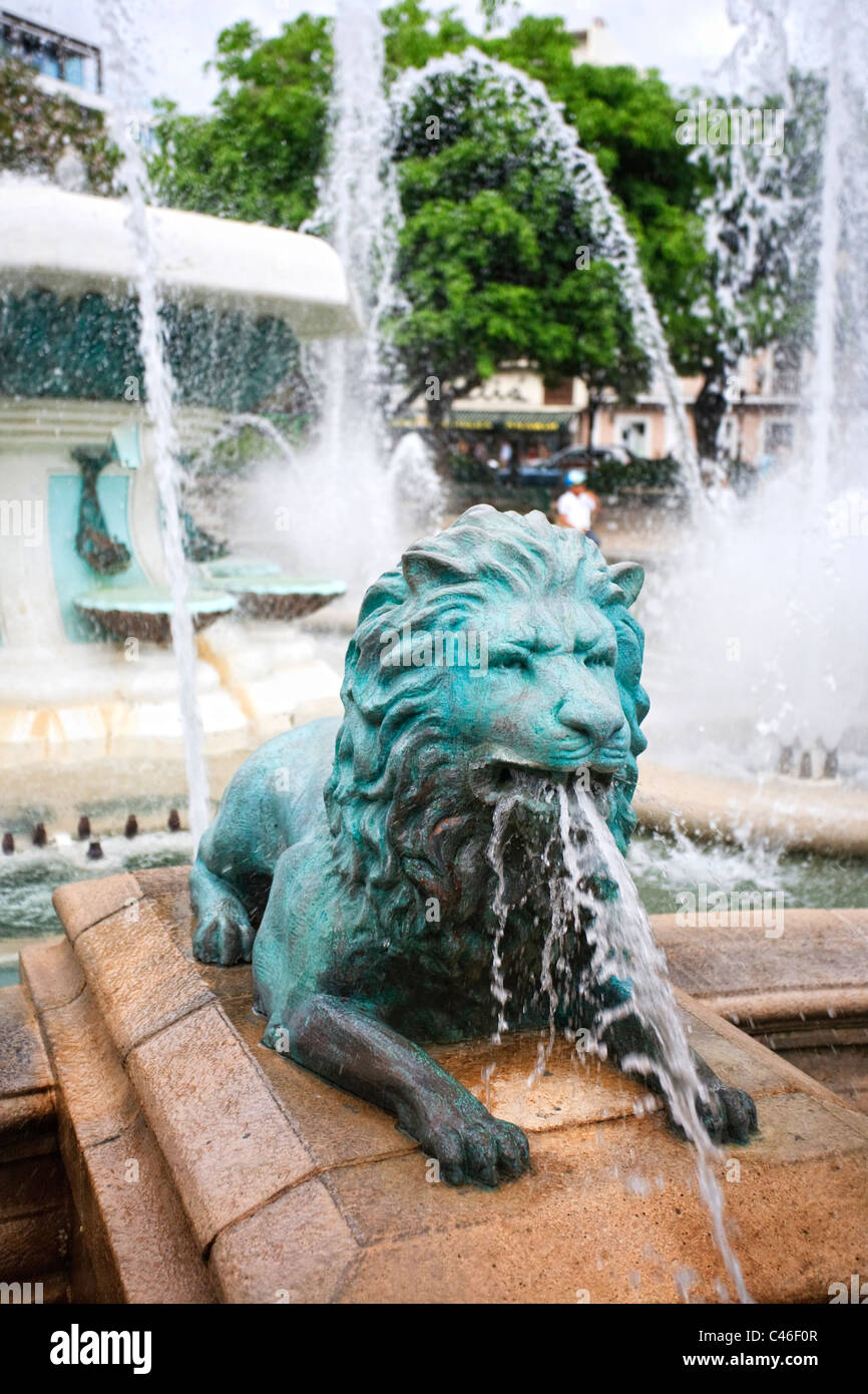 Fountain of the lions Banque de photographies et d’images à haute ...