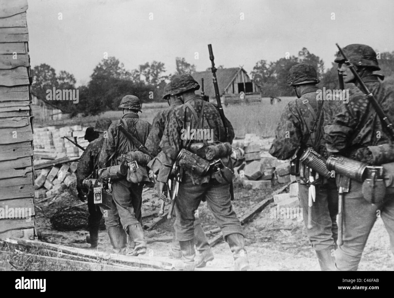 Seconde Guerre mondiale : Waffen-SS en action Photo Stock - Alamy
