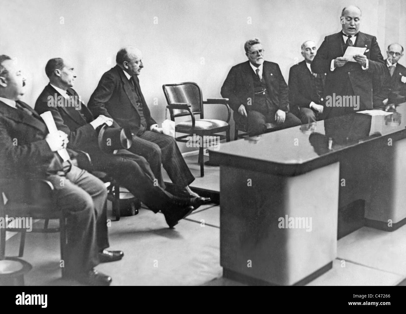 1919 benito mussolini Banque de photographies et d’images à haute ...