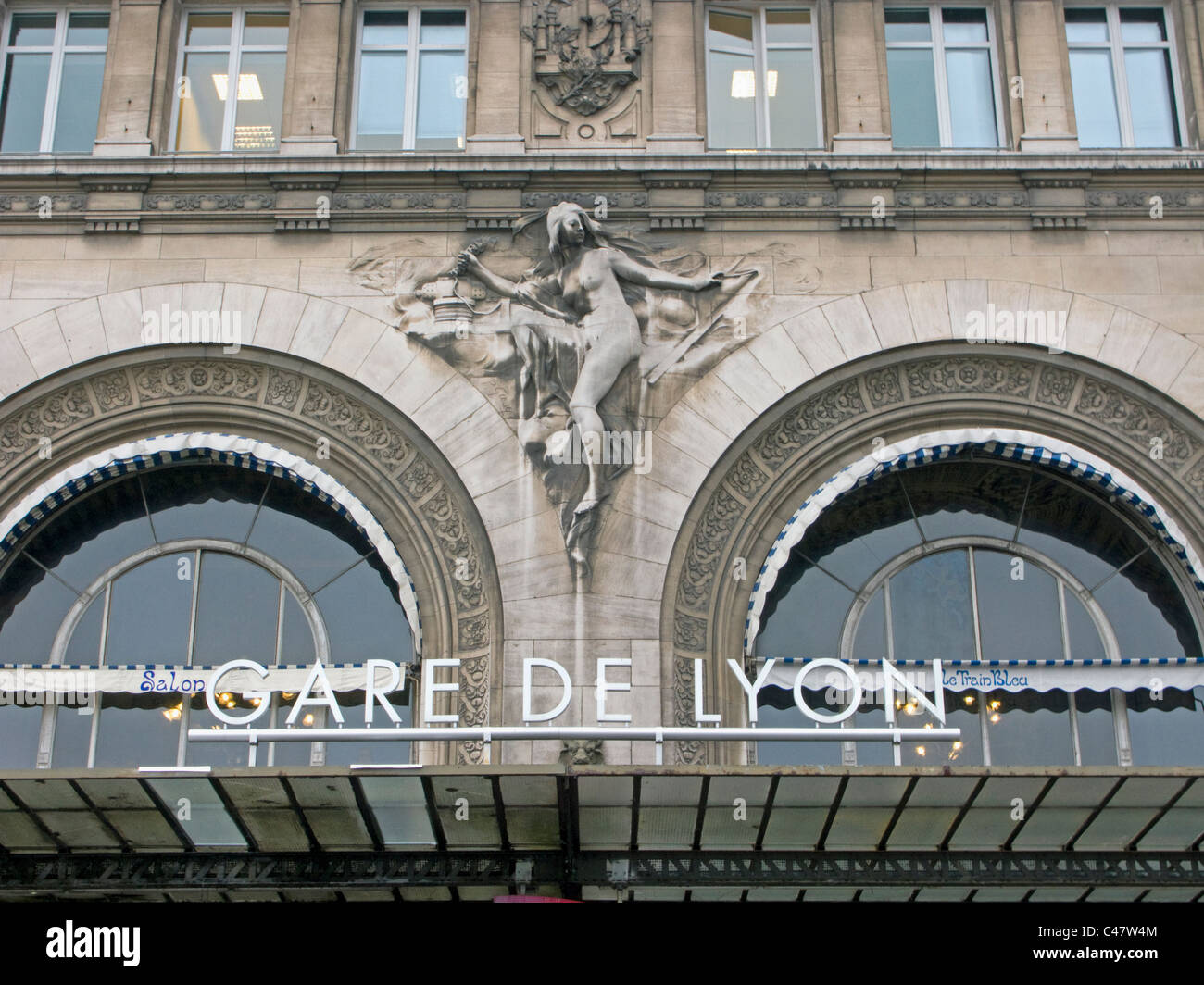 Entrance gare de lyon station Banque de photographies et d’images à ...