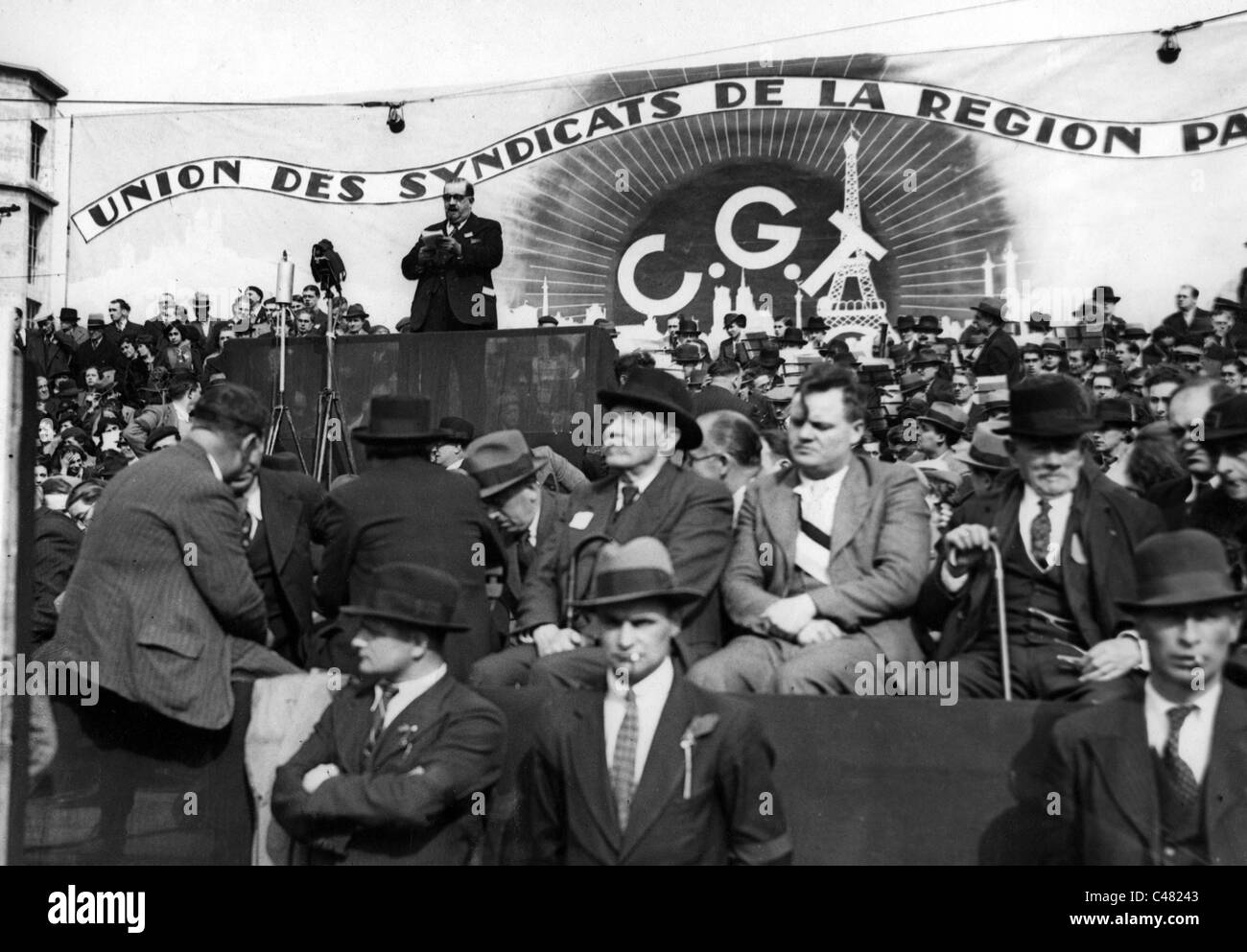 Maurice thorez Banque de photographies et d’images à haute résolution ...