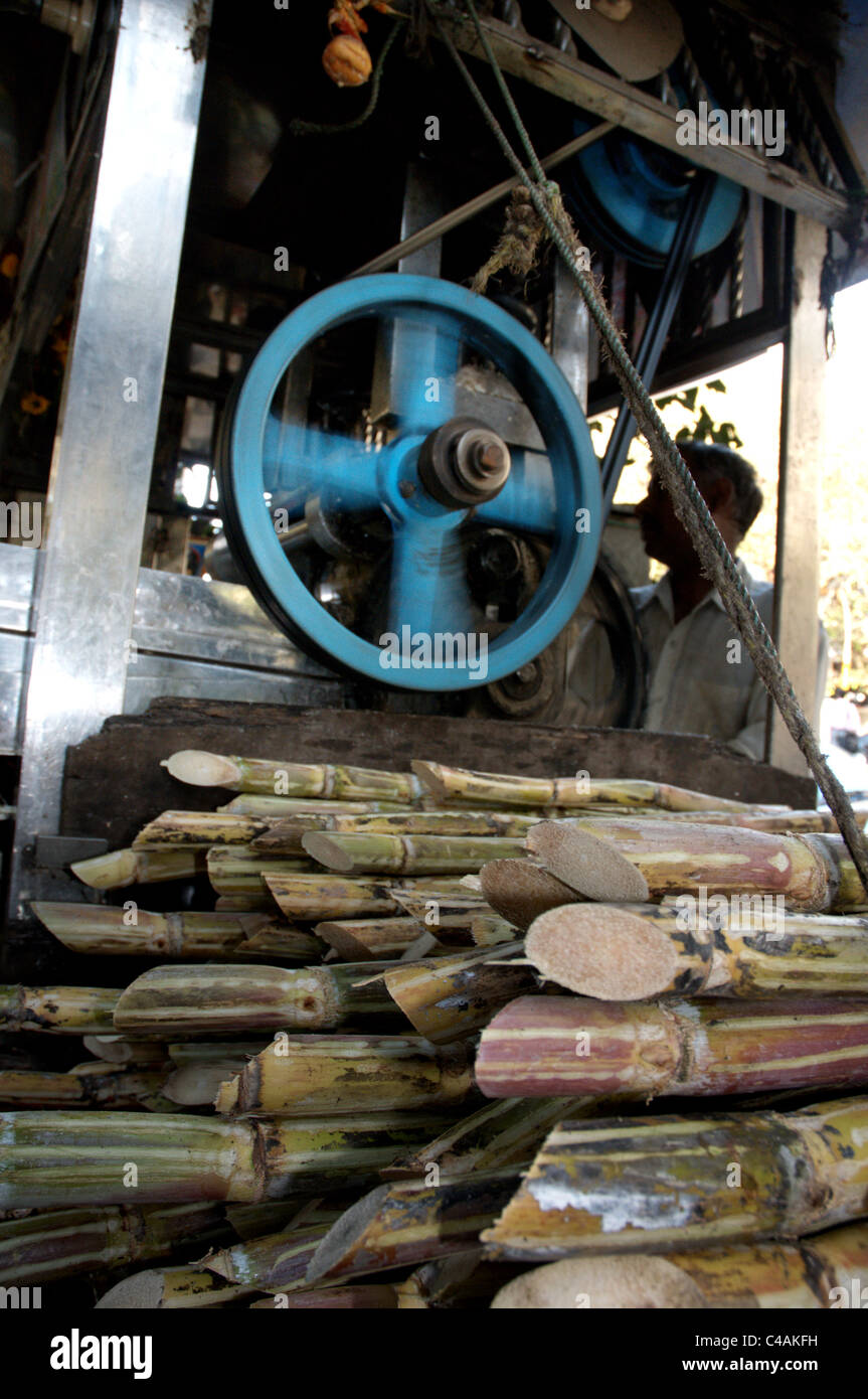 Sugar cane juice machine Banque de photographies et d’images à haute ...