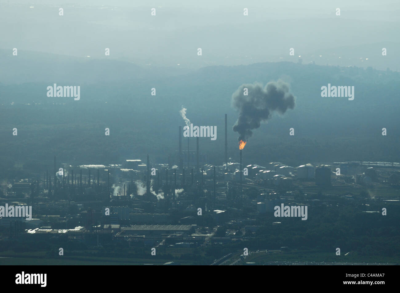 Vue aérienne de la plate-forme industrielle, Total Petrochemicals ...