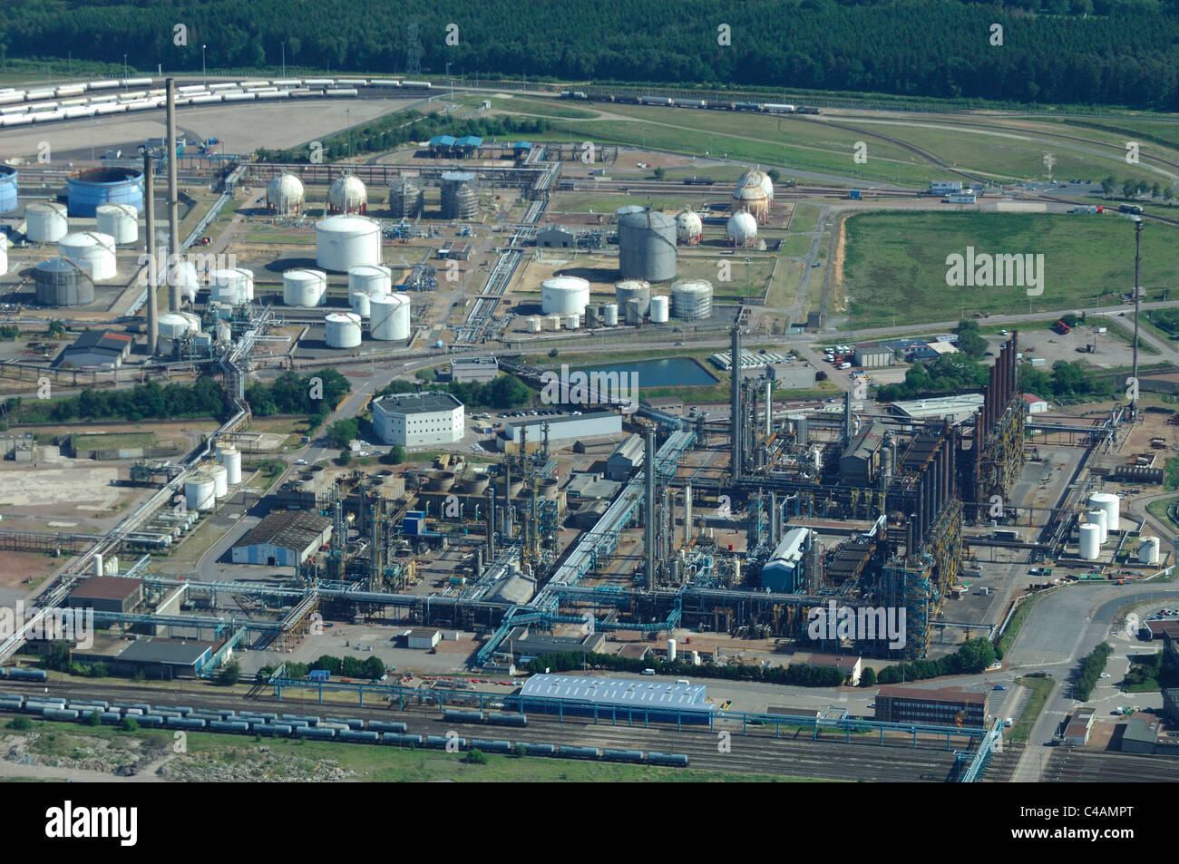 Vue aérienne de la plate-forme industrielle, Total Petrochemicals ...