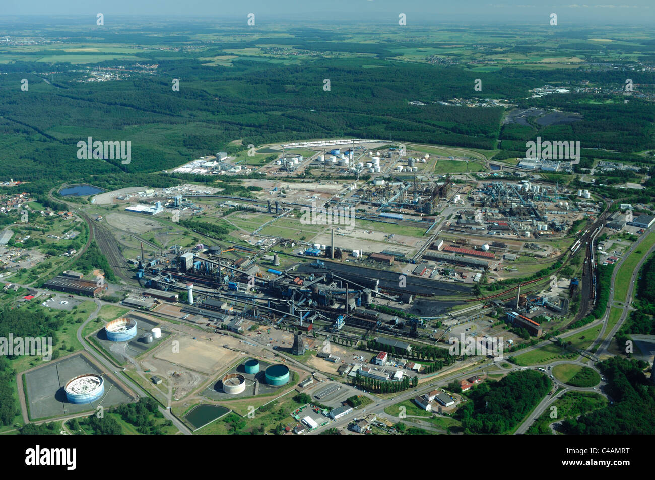 Vue aérienne de la plate-forme industrielle, Total Petrochemicals ...