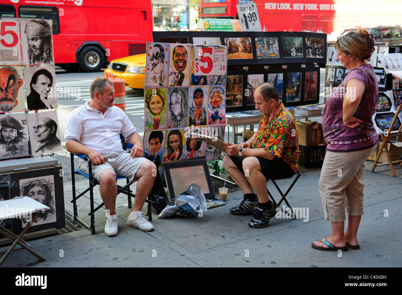 Artiste de rue, portrait d'homme dessin près de Times Square, New York ...