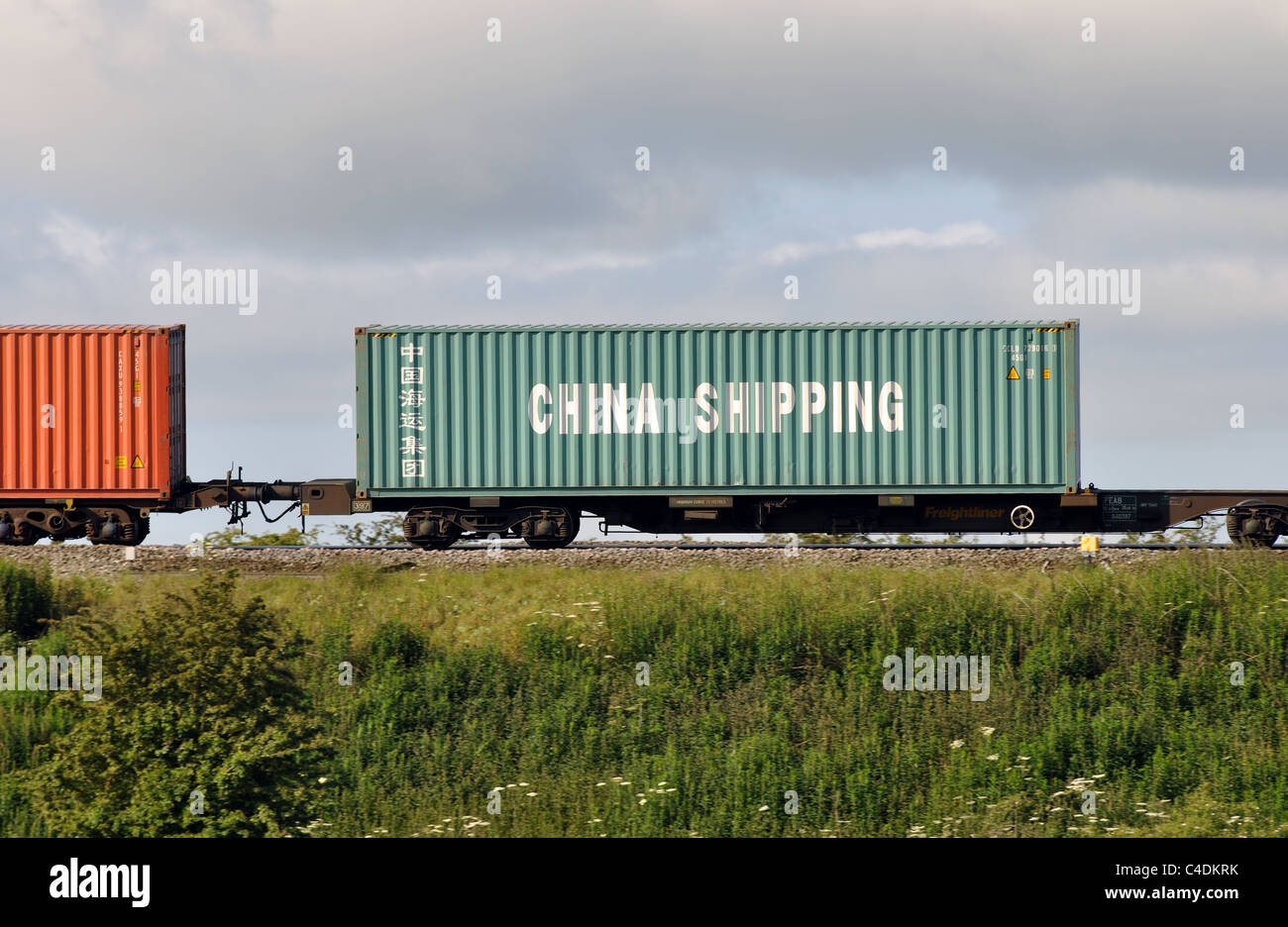 Shipping container train Banque de photographies et d’images à haute résolution - Alamy