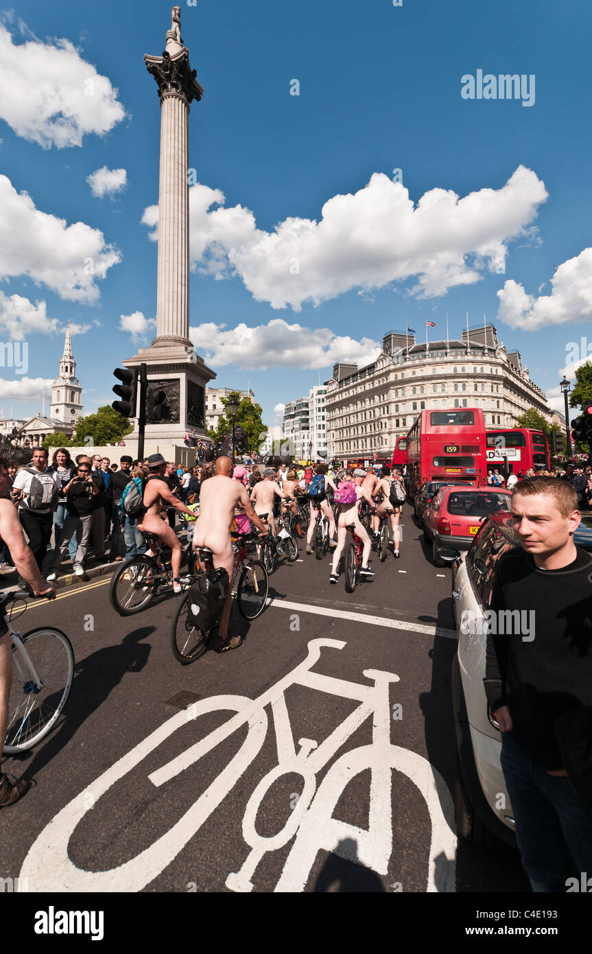 World Naked Bike Ride (Londres 2011 Photo Stock - Alamy