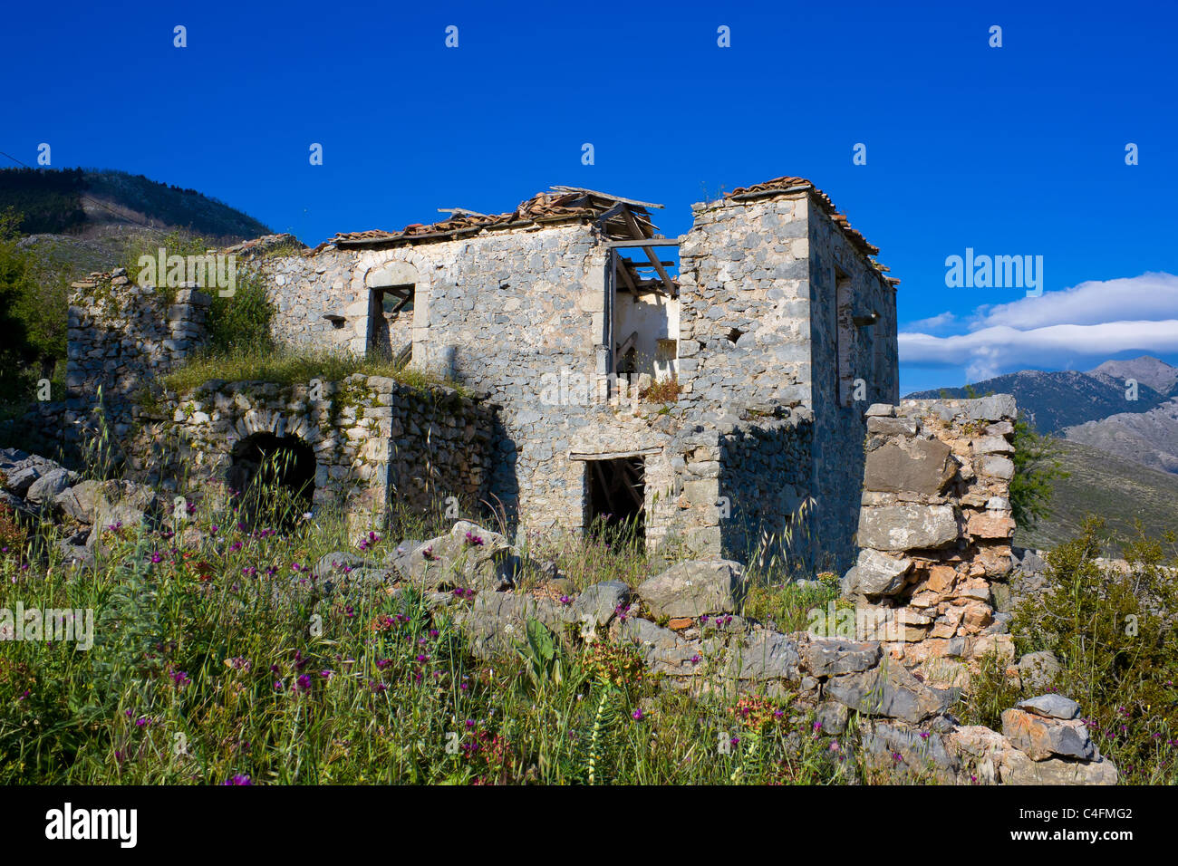 Maison en pierre en ruine Banque de photographies et d’images à haute ...