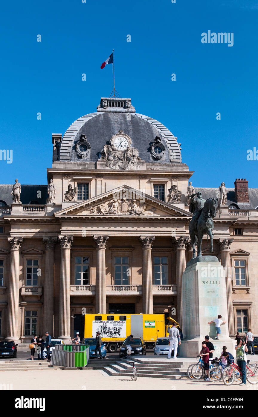 L'École Militaire (Military School) - complexe de formation militaire à ...