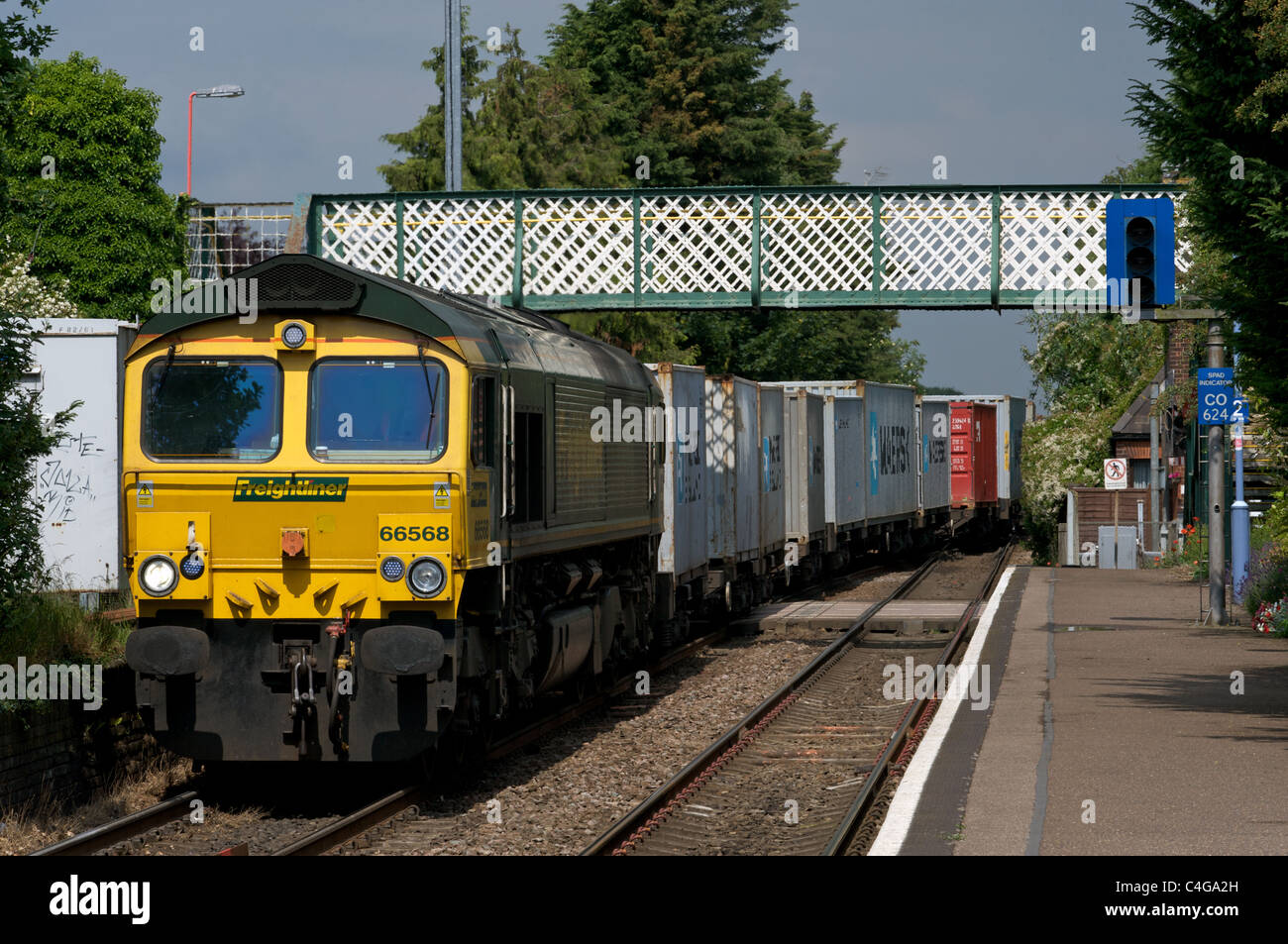 Le Passage Du Train De Pistes Sur Lipswich à Port De Felixstowe