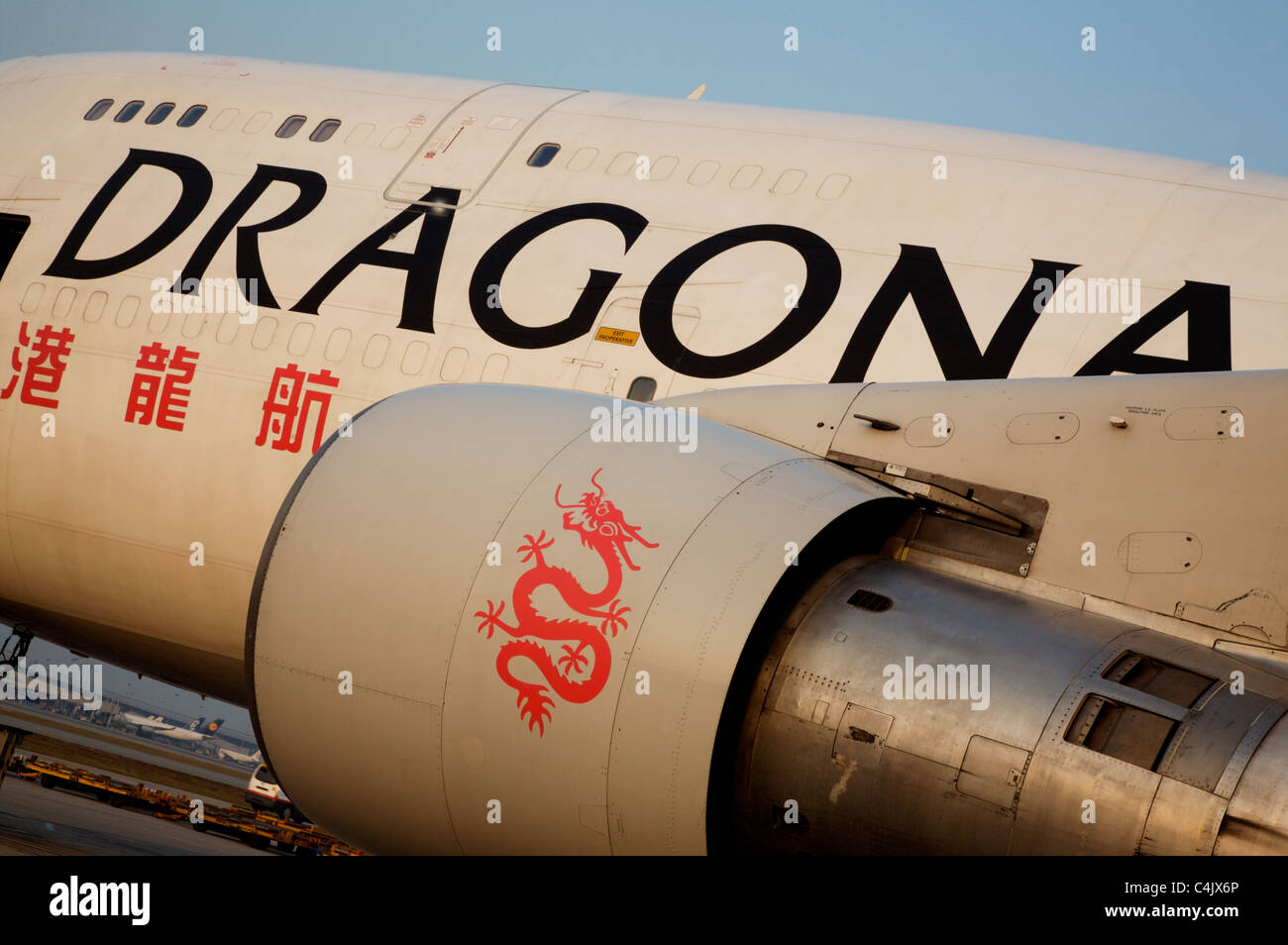 Avion Dragonair livery tailfin logo de queue Photo Stock - Alamy