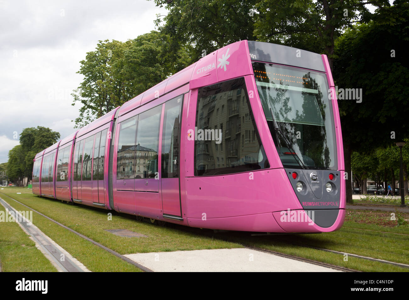 Tramway reims france train rail Banque de photographies et d’images à ...