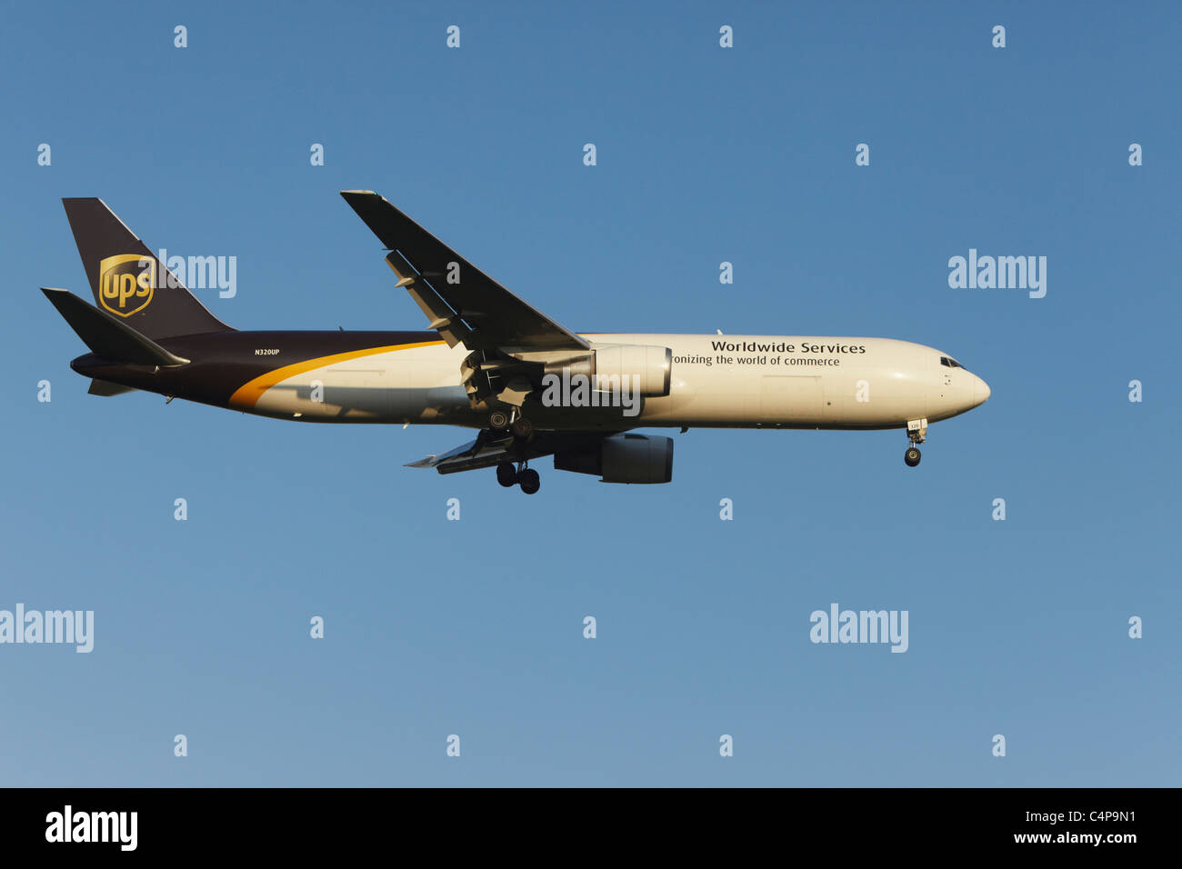 Avion ups Banque de photographies et d’images à haute résolution - Alamy