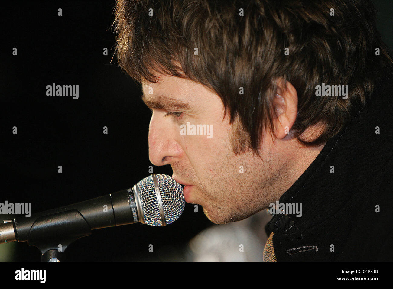 Noel gallagher parle lors d'une conférence de presse au château de ...