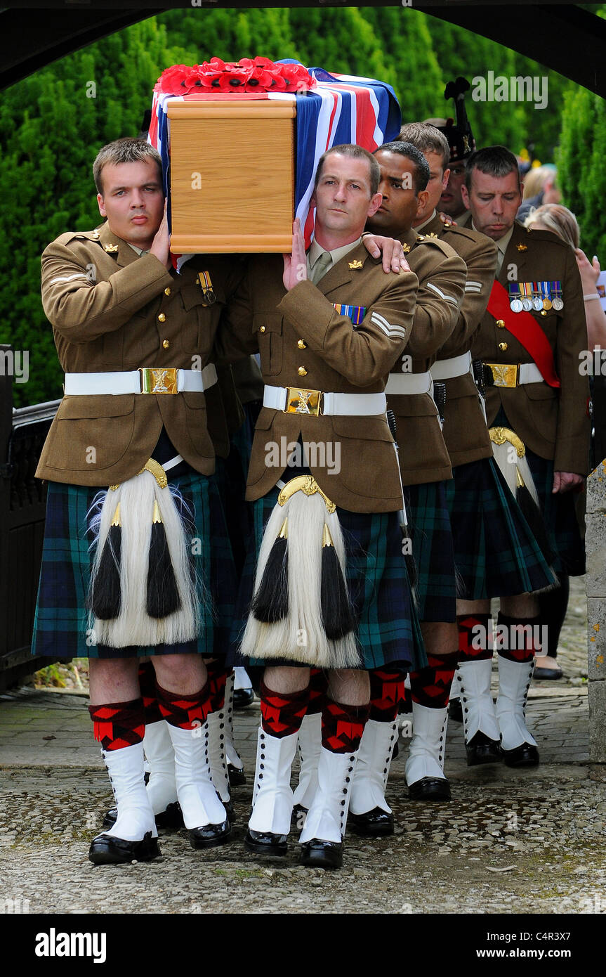 Les funérailles militaires d'un soldat du Régiment Royal d'Écosse tués au combat en Afghanistan ...
