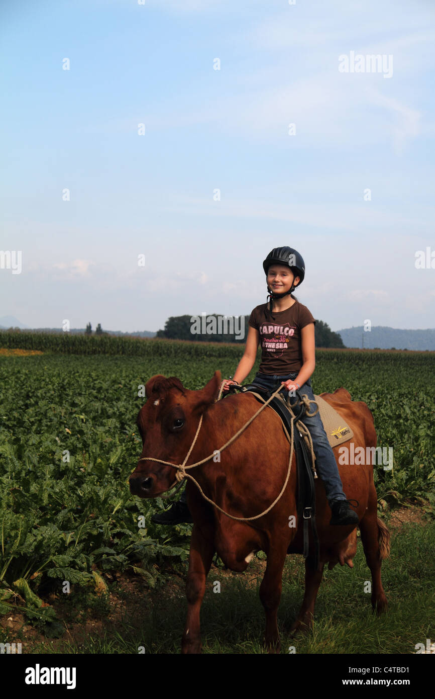 Enfant vache Banque de photographies et d’images à haute résolution - Alamy