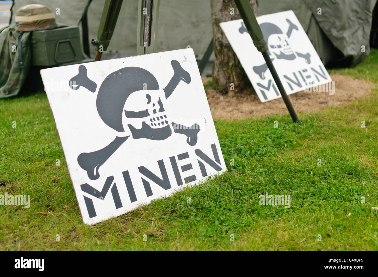 German ww2 minefield sign Banque de photographies et d’images à haute ...